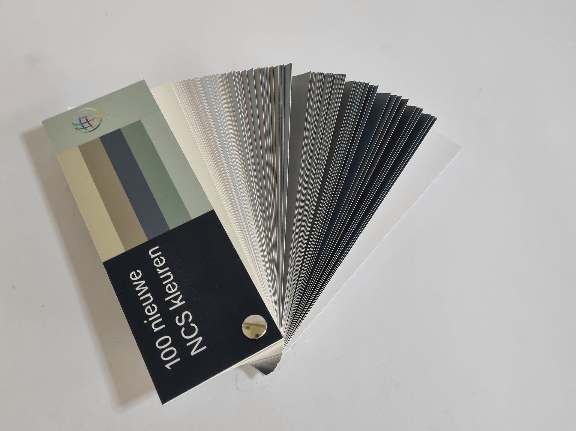 % 100 nieuwe kleurenwaaier NCS